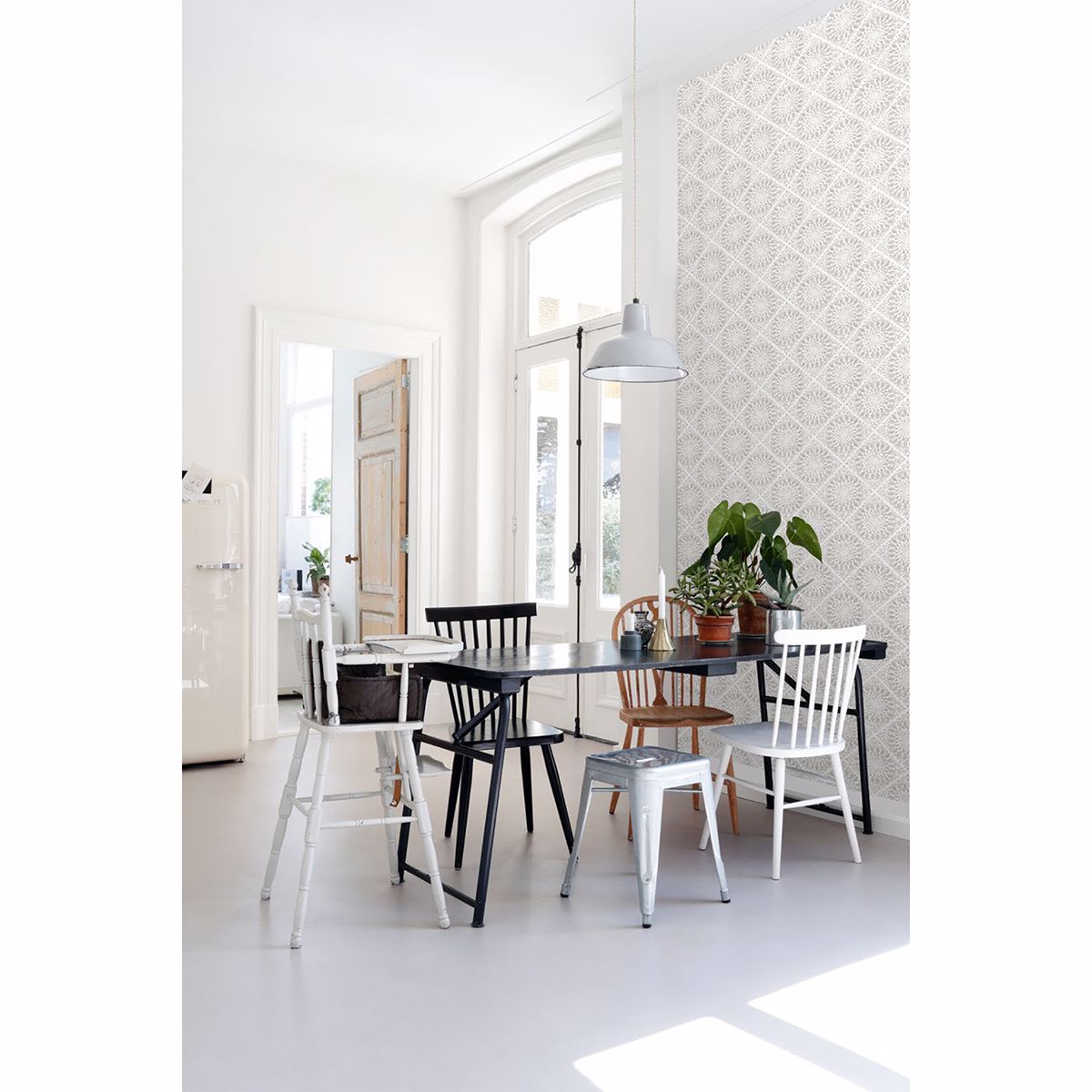 DD148609 - Maureen Cream Medallion Wallpaper - by ESTA Home