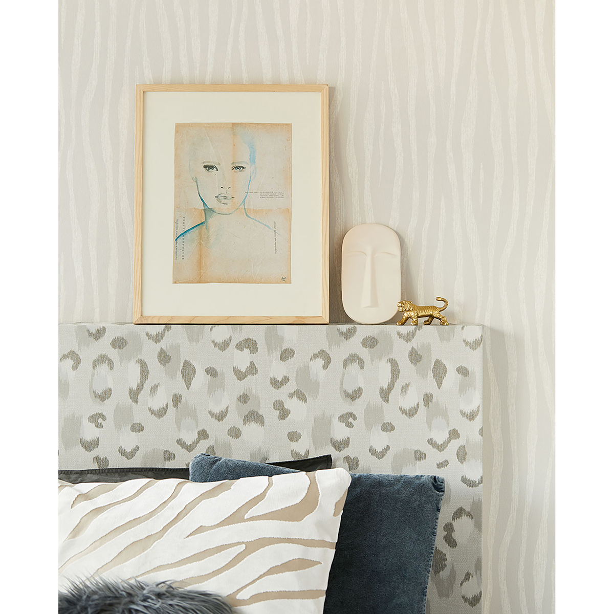300540 - Javan Silver Leopard Wallpaper - by Eijffinger