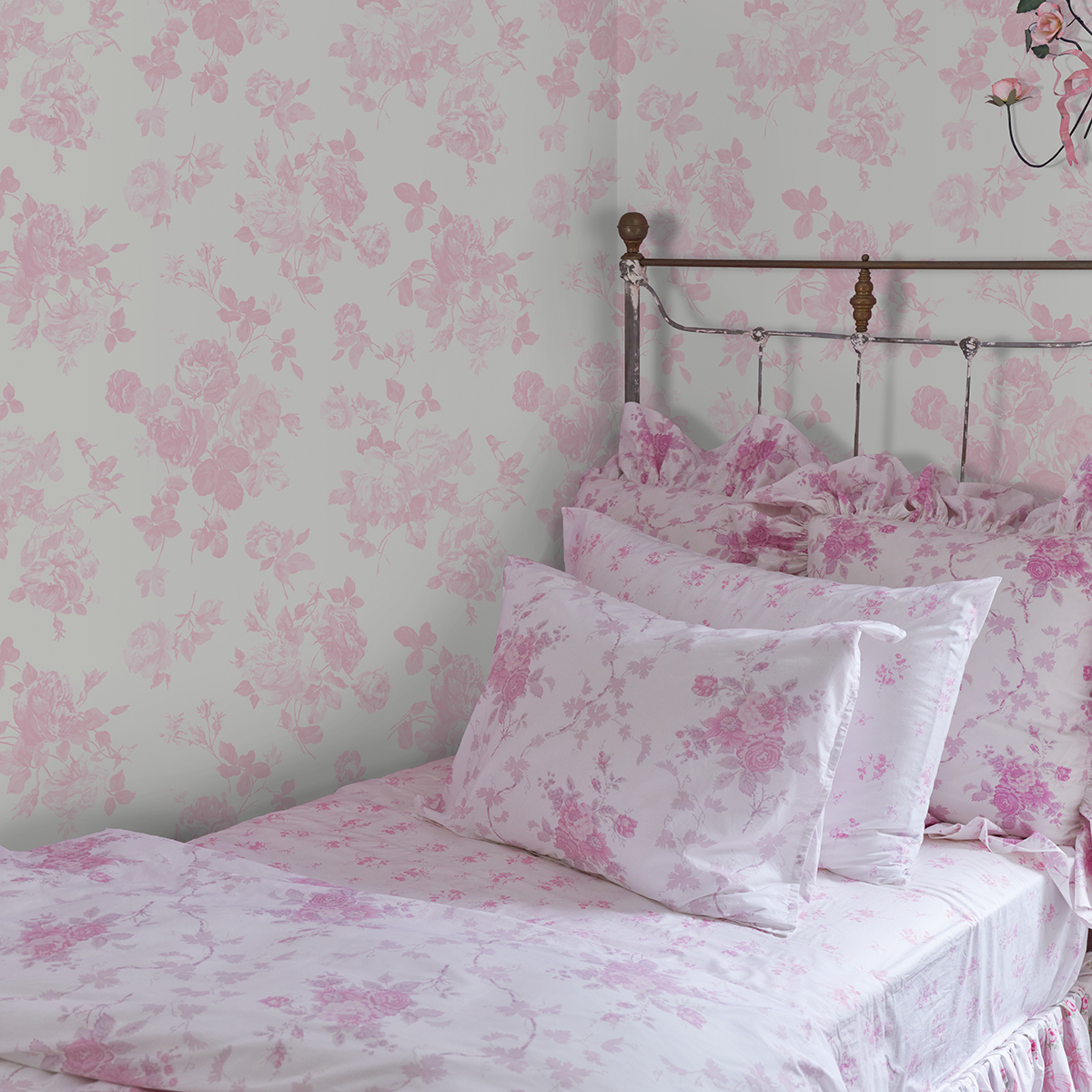 AST4101 - Everblooming Rosettes Pink Cabbage Rose Bouquets Wallpaper ...