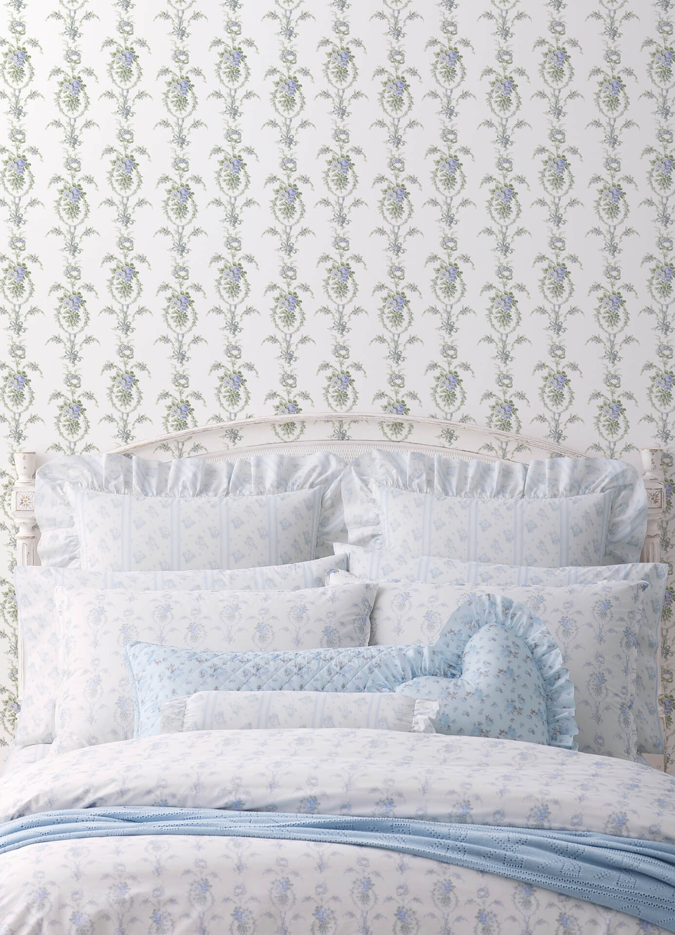 AST6089 - Rose Cheeks Blye Elysees Floral Cluster Wallpaper - by A ...