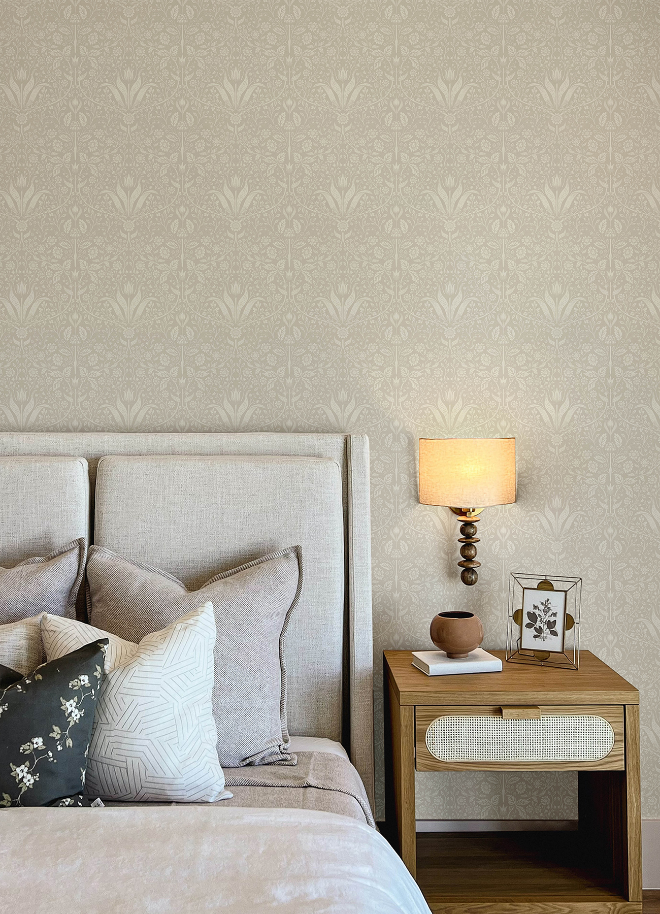 4143-34039 - Mara Beige Tulip Ogee Wallpaper - by A-Street Prints