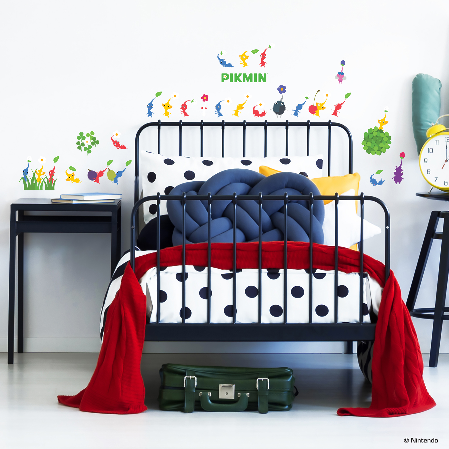 RMDS5563 - Nintendo Pikmin Characters Green Wall Decals - by Roommates